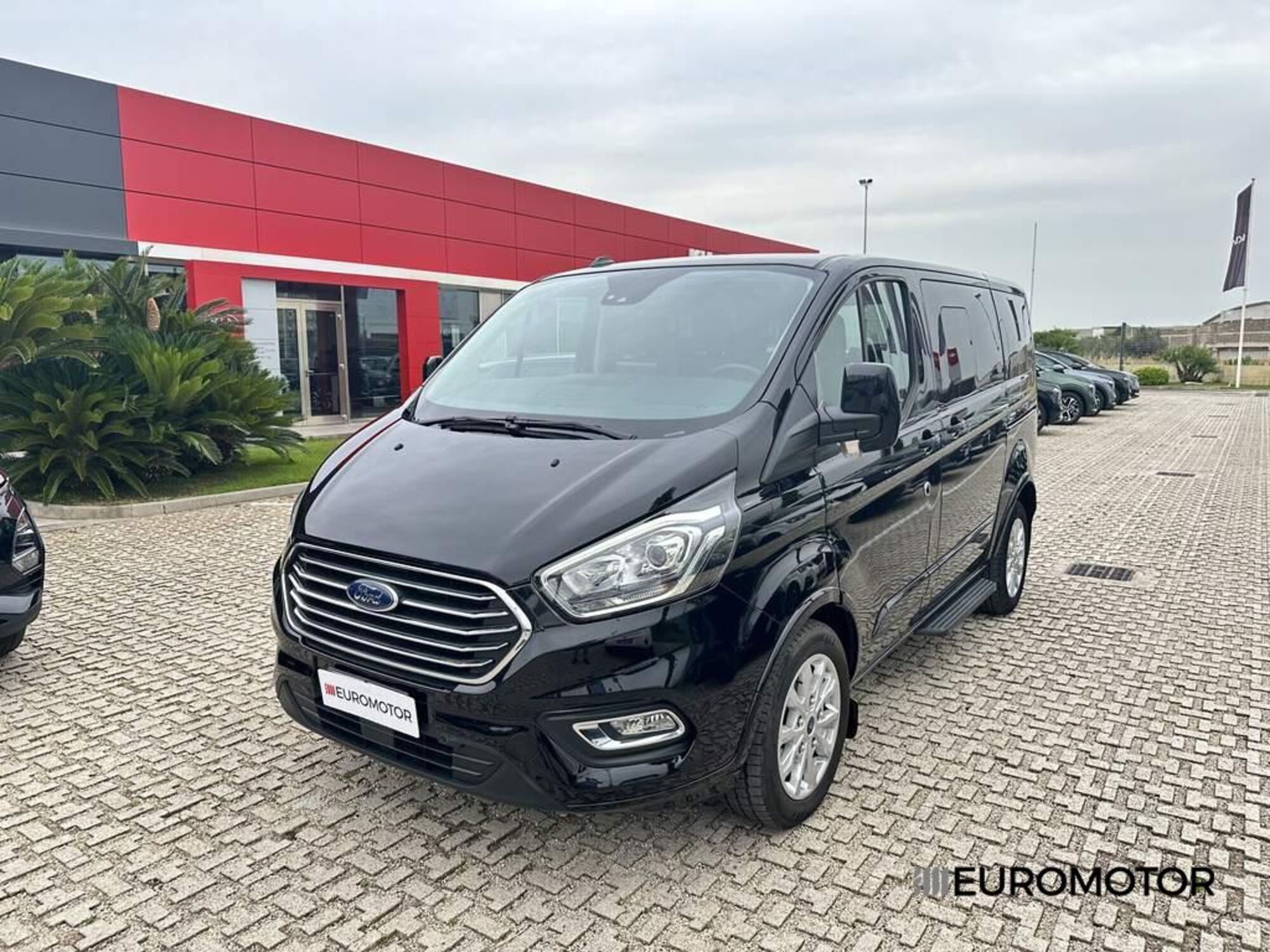 Vendo Ford Tourneo Custom 320 2.0 TDCi 130CV aut. PC Titanium usata a ...