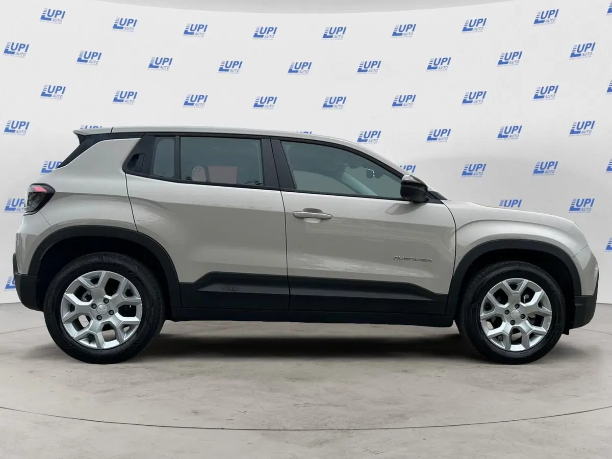 Vendo Jeep Avenger 1.2 turbo Altitude fwd 100cv usata a Serravalle ...