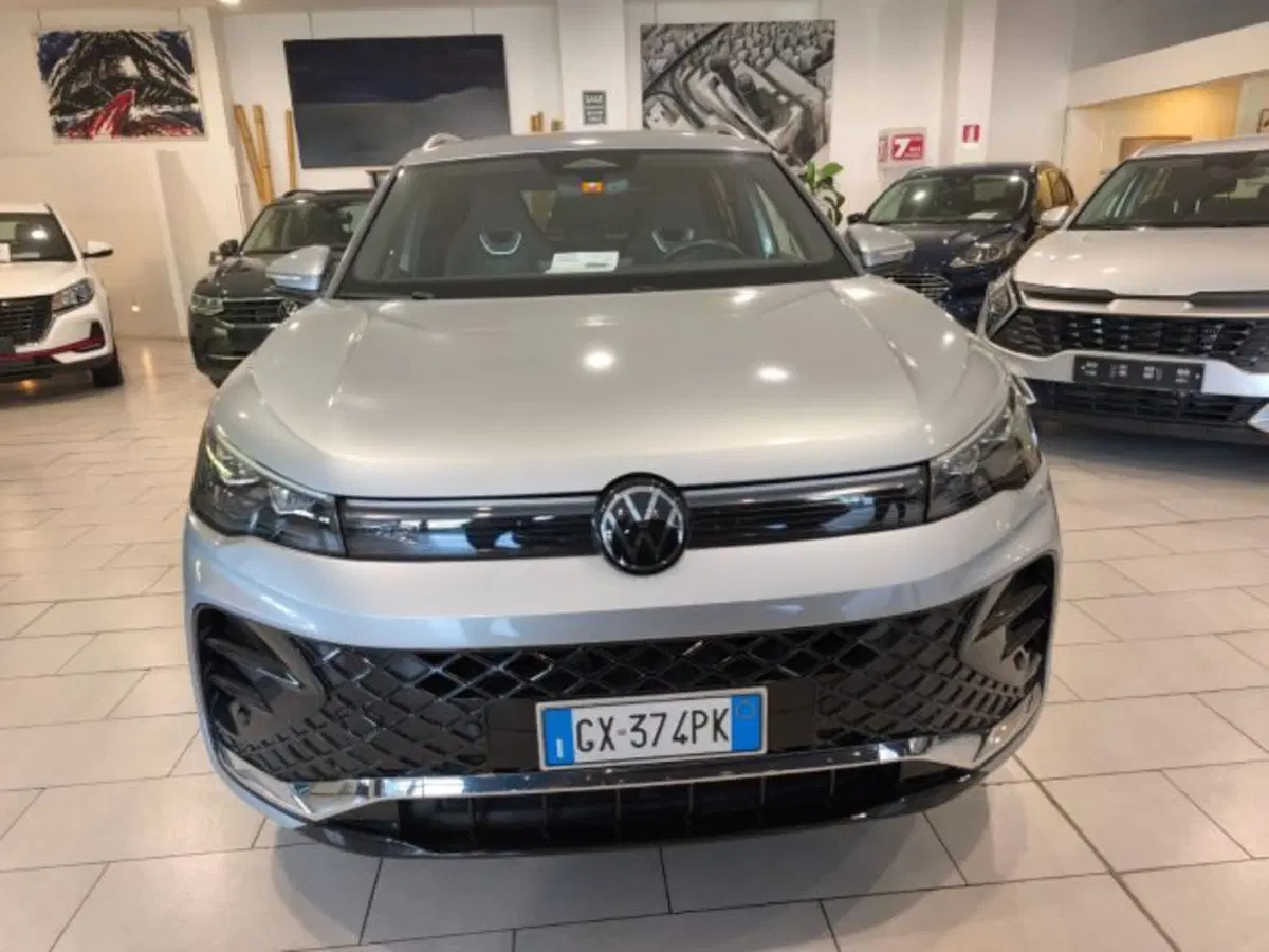 Vendo Volkswagen Tiguan 2.0 tdi R-Line 150cv dsg usata a Firenze ...