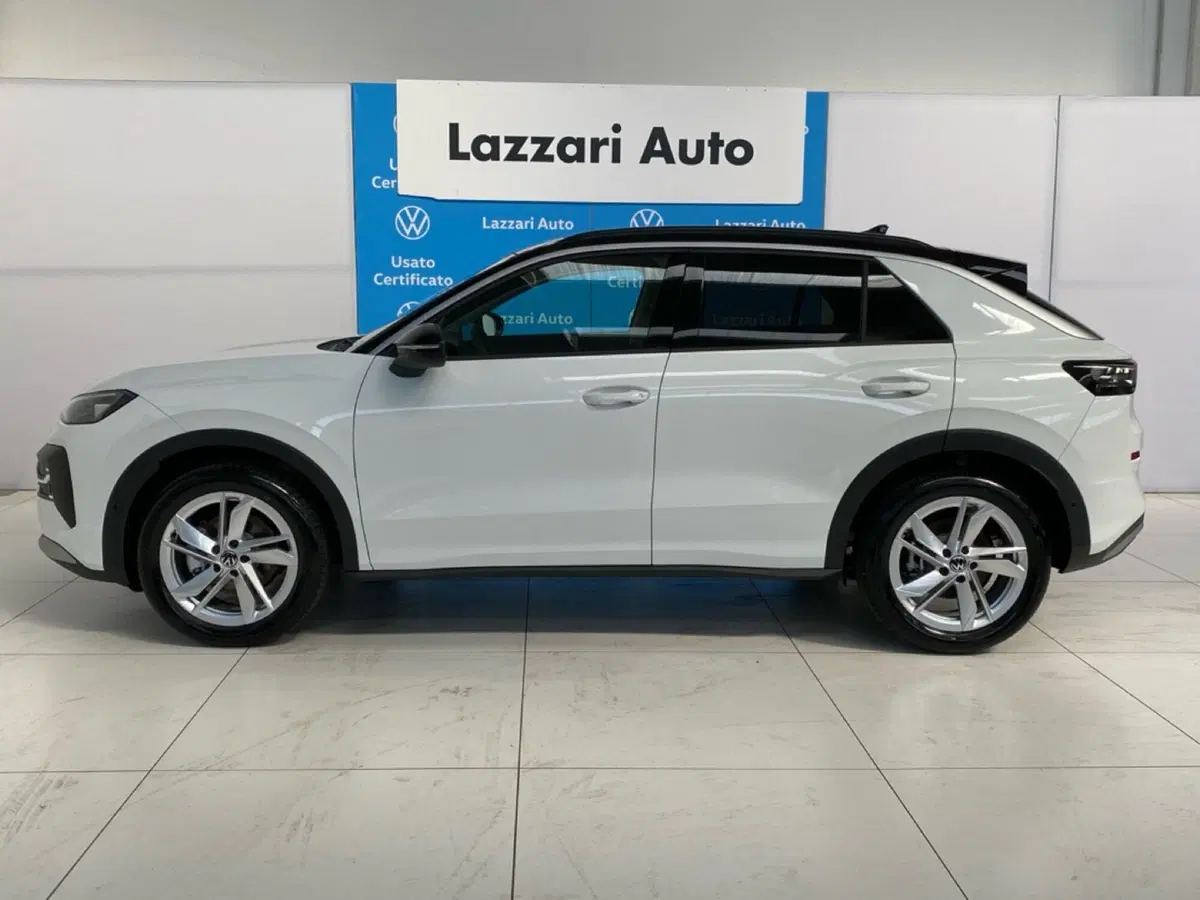 Vendo Volkswagen T-Roc 1.5 etsi Life 150cv dsg nuova a Cornegliano ...