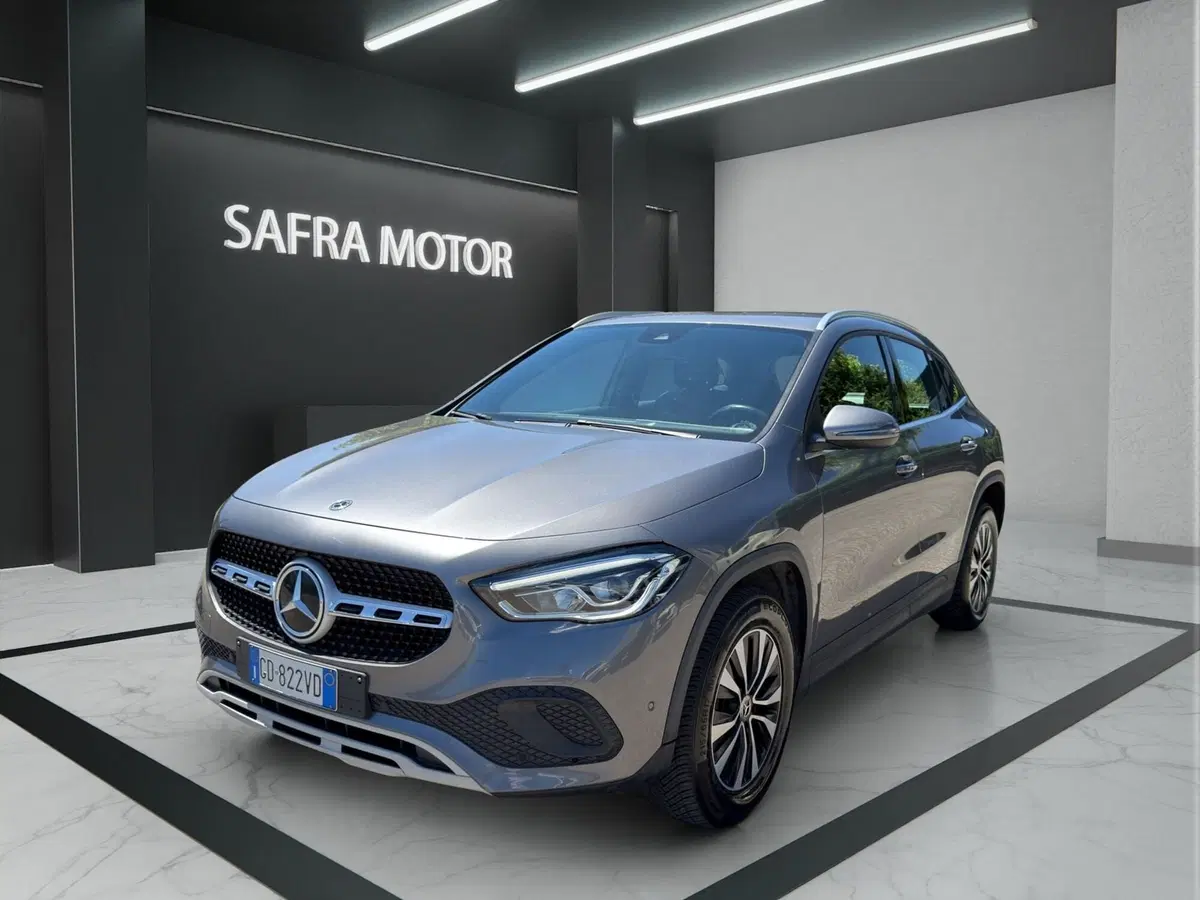 Vendo Mercedes-Benz GLA SUV 200 d Business Extra auto usata a Rende ...