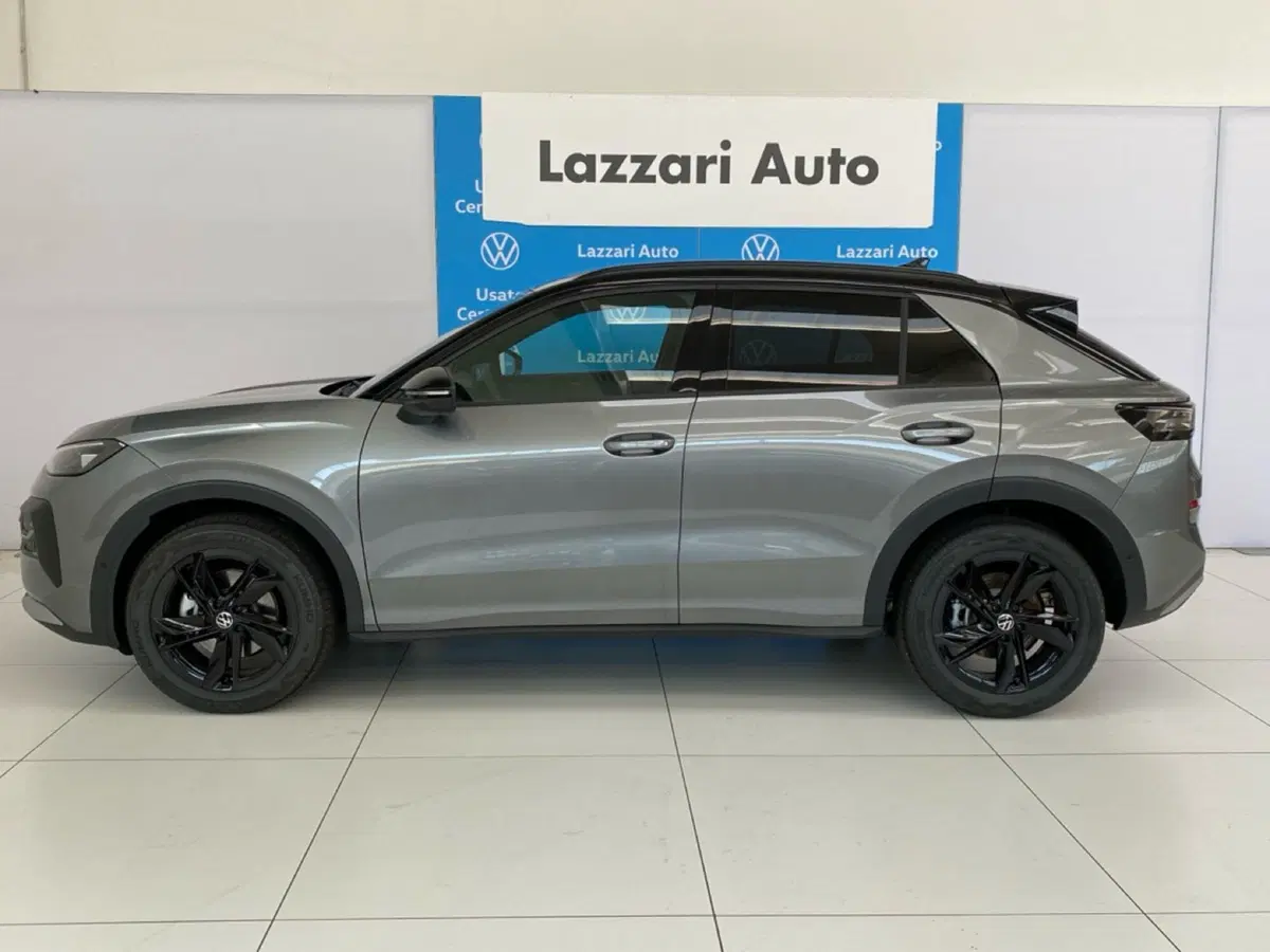 Vendo Volkswagen T-Roc 1.5 etsi Style 115cv dsg nuova a Cornegliano ...