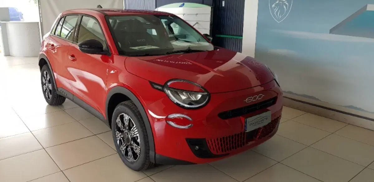Vendo Fiat 600 1.2 hybrid Serie Speciale Icon 110cv auto nuova a ...