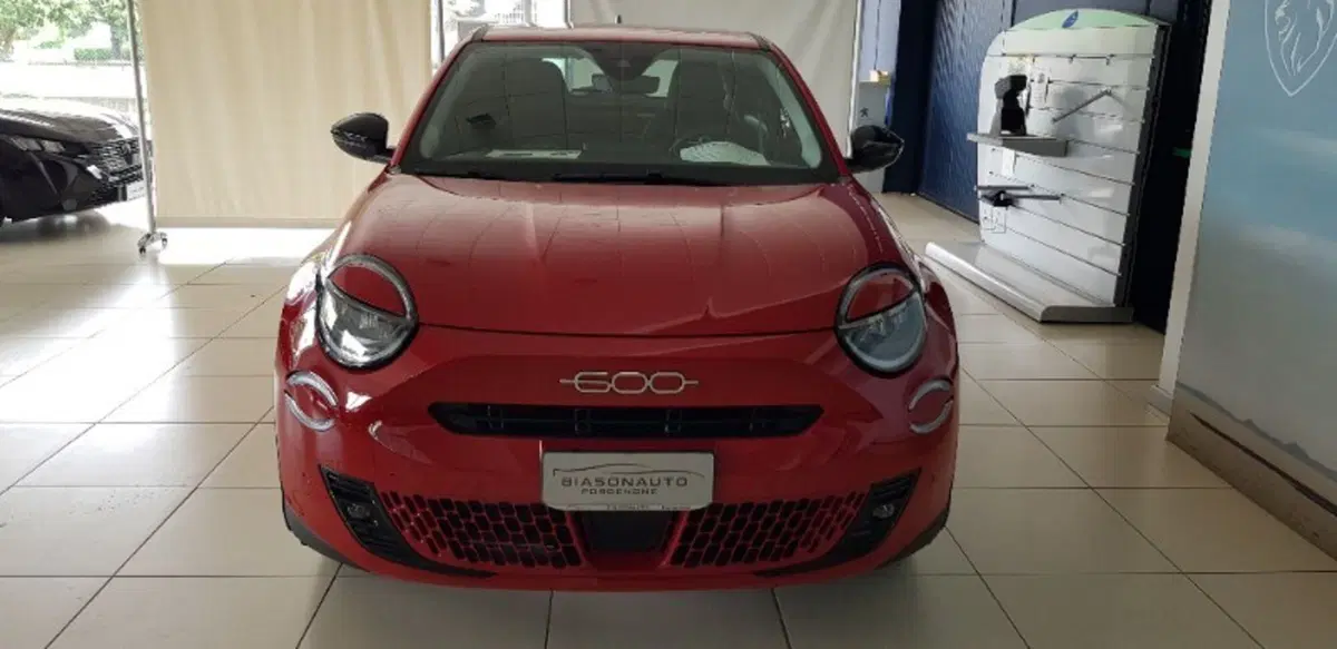 Vendo Fiat 600 1.2 hybrid Serie Speciale Icon 110cv auto nuova a ...