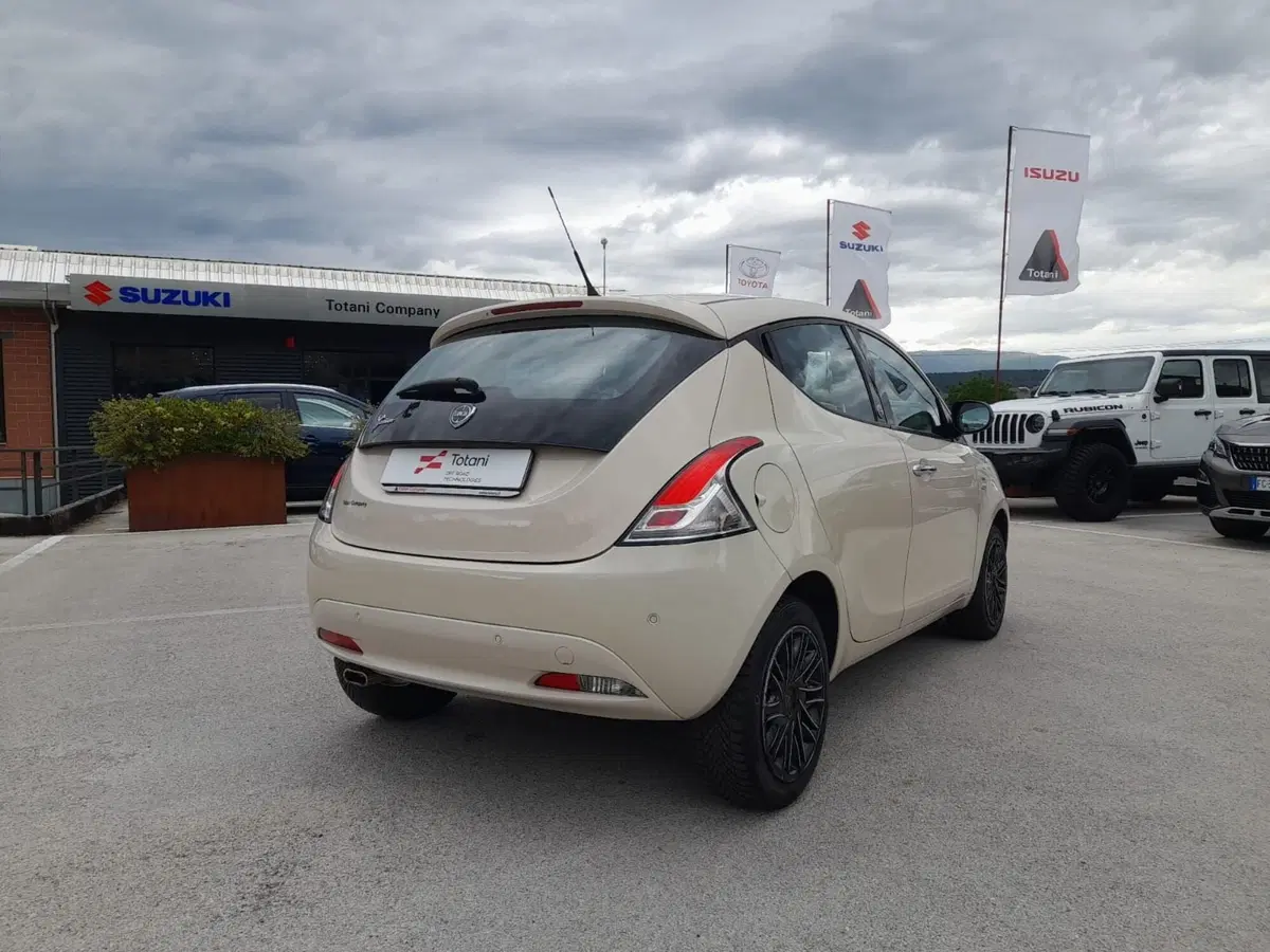 Vendo Lancia Ypsilon 1.2 69 CV 5 porte GPL Ecochic Gold usata a L ...