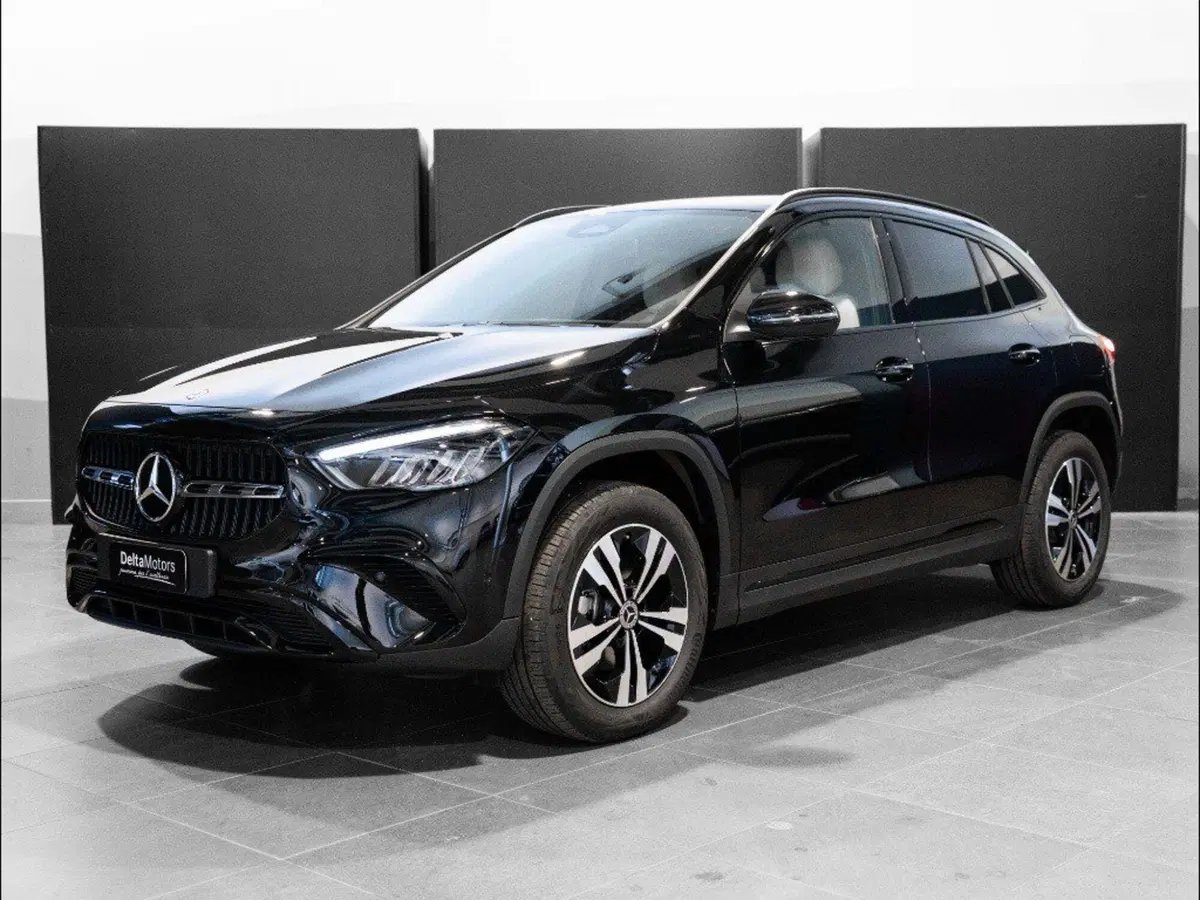 Vendo Mercedes-Benz GLA SUV 200 d Progressive Extra auto nuova a ...