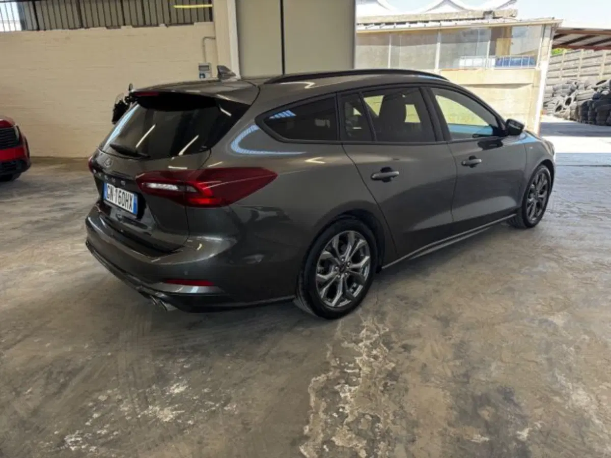 Vendo Ford Focus Station Wagon 1.5 EcoBlue 115 CV automatico SW ST-Line ...