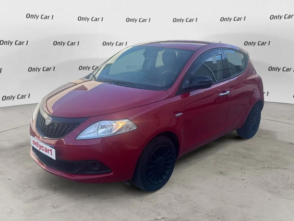 Vendo Lancia Ypsilon 1.0 FireFly 5 porte S&S Hybrid Silver Plus usata a ...