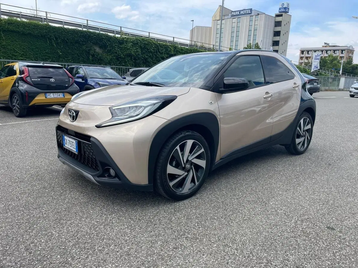 Vendo Toyota Aygo X 1.0 Lounge Air 72cv s-cvt usata a Piacenza (codice ...