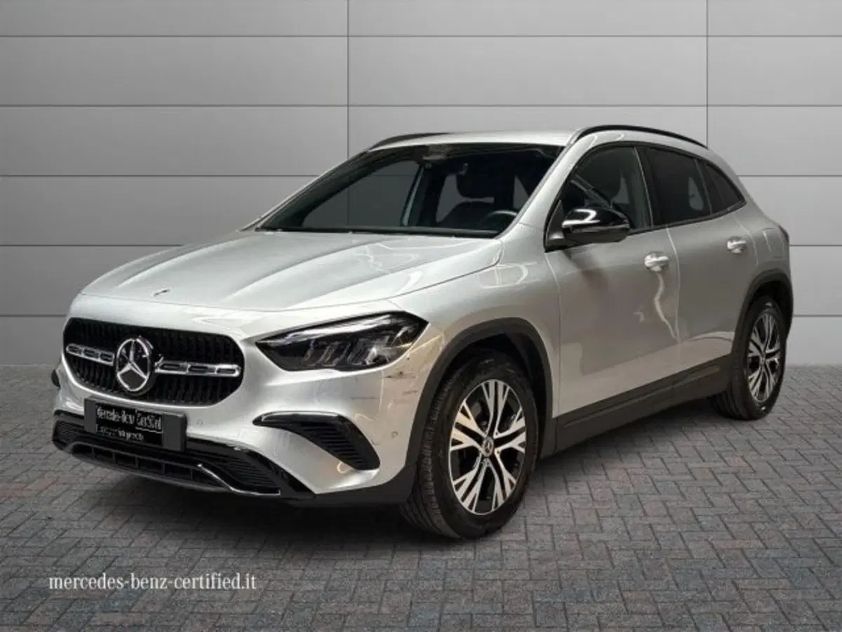 Vendo Mercedes-Benz GLA SUV 200 d Progressive Advanced auto usata a ...