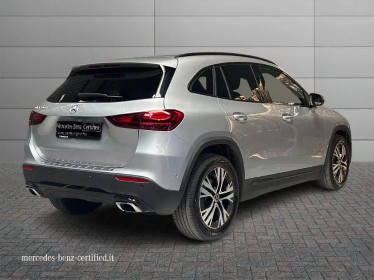 Vendo Mercedes-Benz GLA SUV 200 d Progressive Advanced auto usata a ...